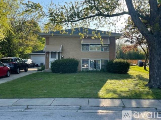 3 BR, 1 BA Apartment 260 Wayne Ct, Unit 2, Bartlett, IL 60103