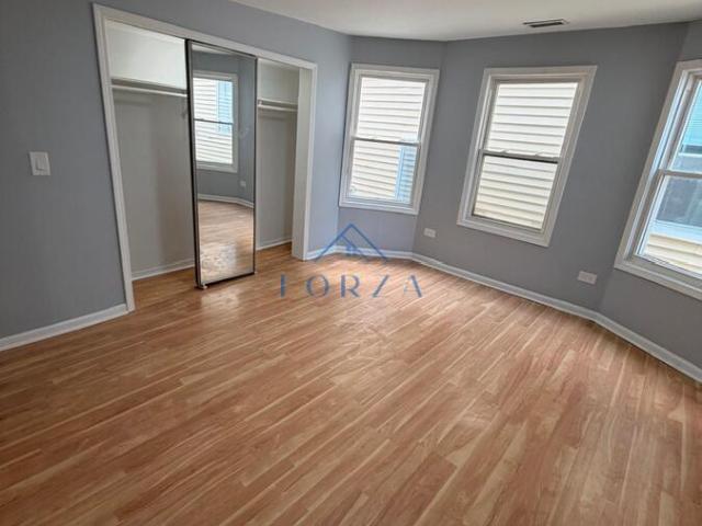 3 BR, 1 BA Apartment 2630 N Central Park Ave, Chicago, IL 60647