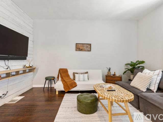 3 BR, 1 BA Apartment 2636 Madison Avenue, Kansas City, MO 64108