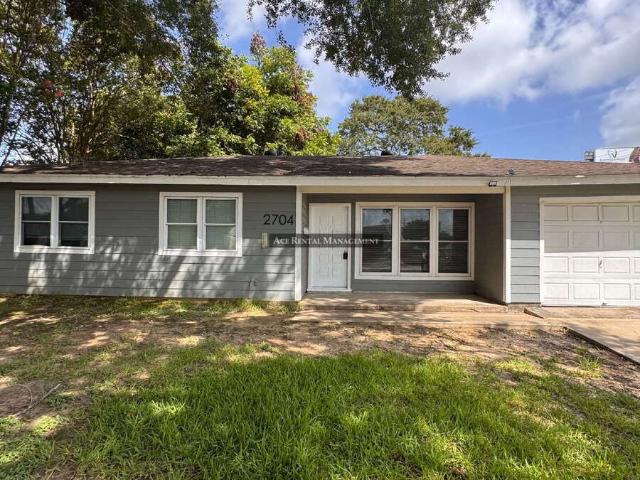 3 BR, 1 BA Apartment 2704 Avenue N, Nederland, TX 77627