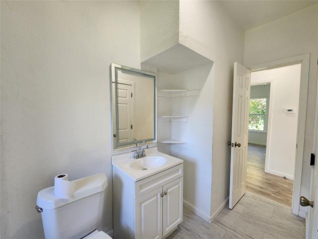 3 BR, 1 BA Apartment 2706 1/2 Berry Street, Houston, TX 77004