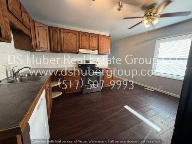 3 BR, 1 BA Apartment 2823 Hillcrest St, Lansing, MI 48911