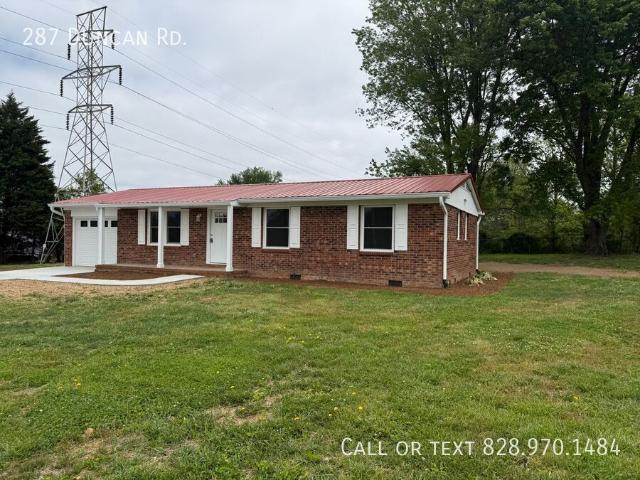 3 BR, 1 BA Apartment 287 Duncan Rd Flat Rock, NC 28731