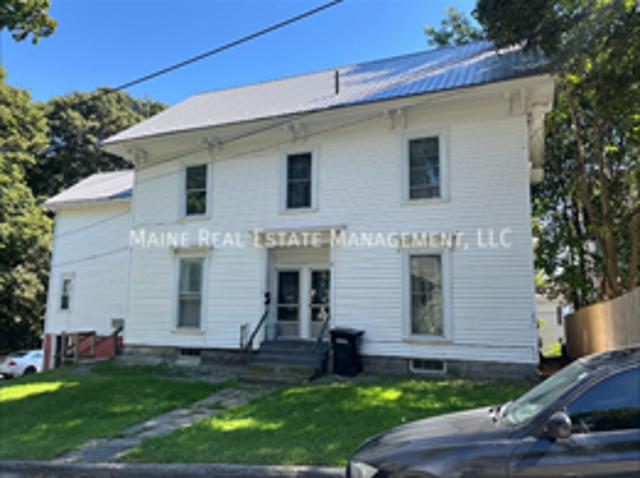 3 BR, 1 BA Apartment 29 Autumn St, Bangor, ME 04401