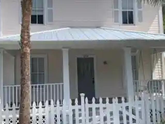 3 BR, 1 BA Apartment 203 E Voorhis Ave, Deland, FL 32724