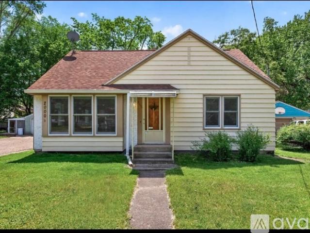 3 BR, 1 BA Apartment 2000 County Road F East, White Bear Lake, MN 55110