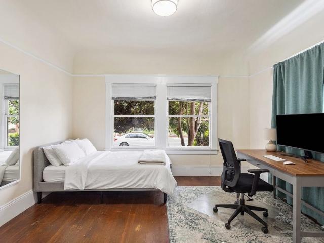 3 BR, 1 BA Apartment 2011 Hearst Avenue, Berkeley, CA 94709
