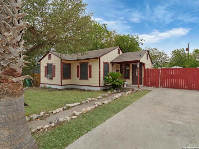 3 BR, 1 BA Apartment 207 Bonnell Dr, San Antonio, TX 78223