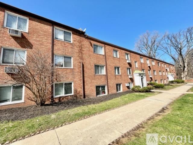 3 BR, 1 BA Apartment 20588 Lorain Rd, Unit 17, Fairview Park, OH 44126