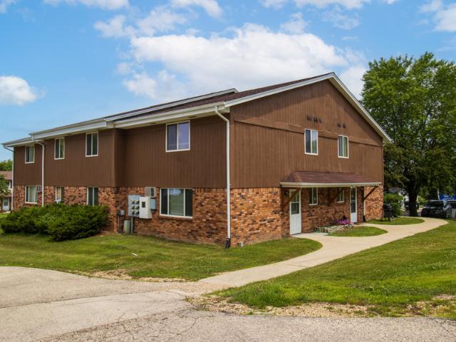 3 BR, 1 BA Apartment 2103 Green Tree Rd, West Bend, WI 53090