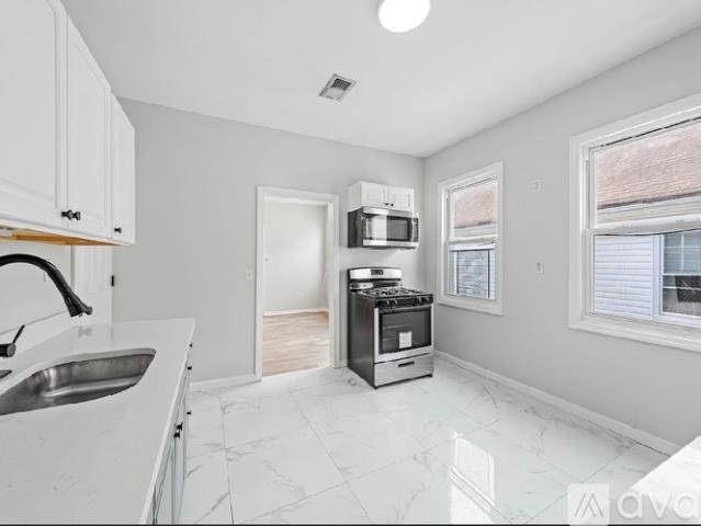 3 BR, 1 BA Apartment 210 W Price St, Unit 2L, Linden, NJ 07036