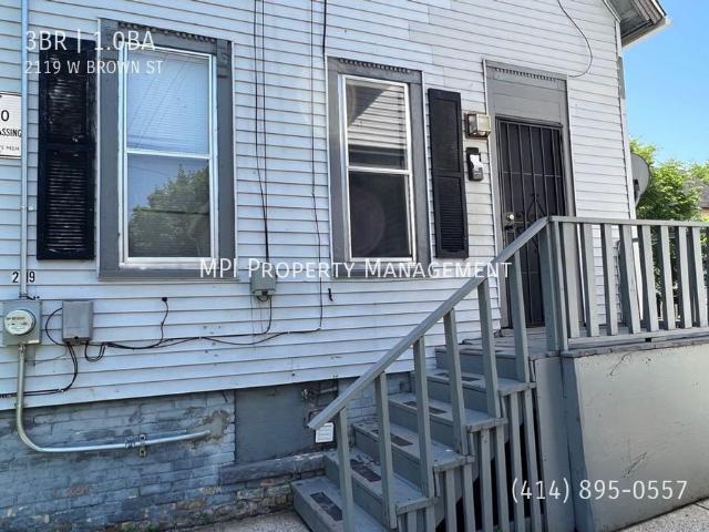 3 BR, 1 BA Apartment 2119 W BROWN ST, MILWAUKEE, WI 53205