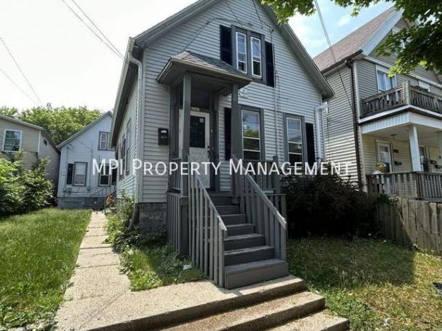 3 BR, 1 BA Apartment 2121 W BROWN ST, MILWAUKEE, WI 53205