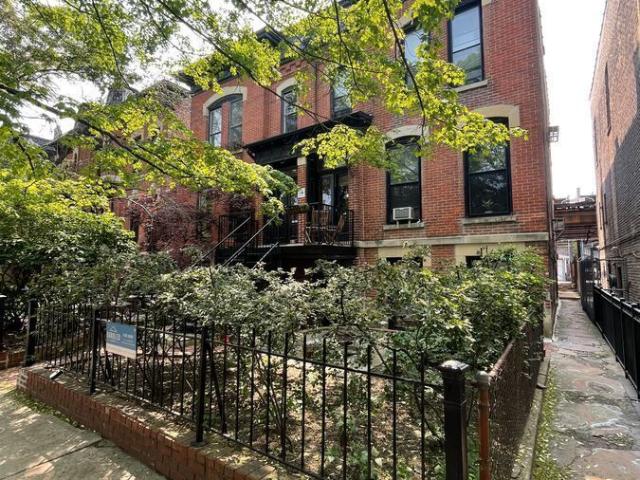 3 BR, 1 BA Apartment 2136 N Bissell St, Chicago, IL 60614