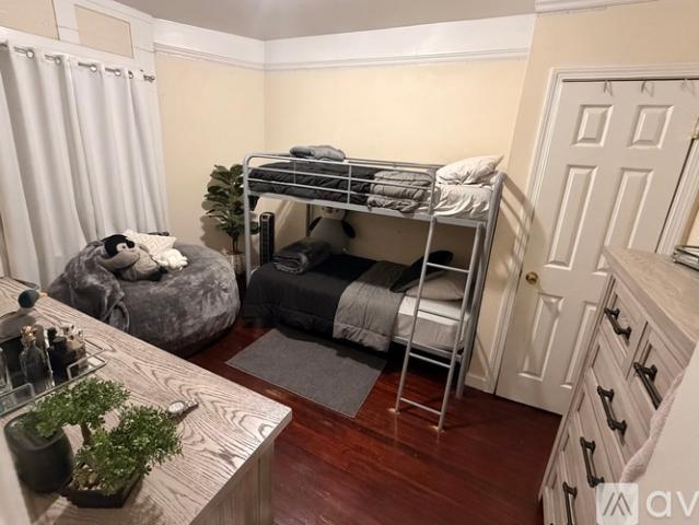 3 BR, 1 BA Apartment 2156 Seaview Ave, Unit 1st Floor LHS, Bridgeport, CT 06610