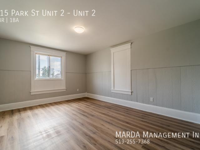 3 BR, 1 BA Apartment 215 Park St Unit 2, Chatham Kent, ON N7M 3S1