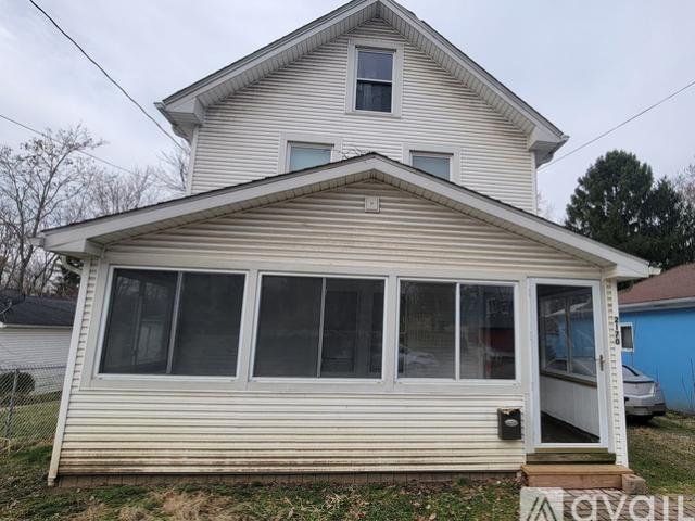 3 BR, 1 BA Apartment 2170 17th St SW, Akron, OH 44314