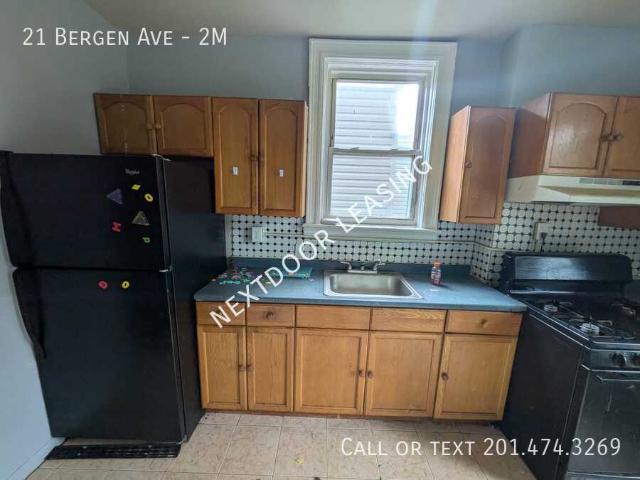 3 BR, 1 BA Apartment 21 Bergen Ave, Jersey City, NJ 07305
