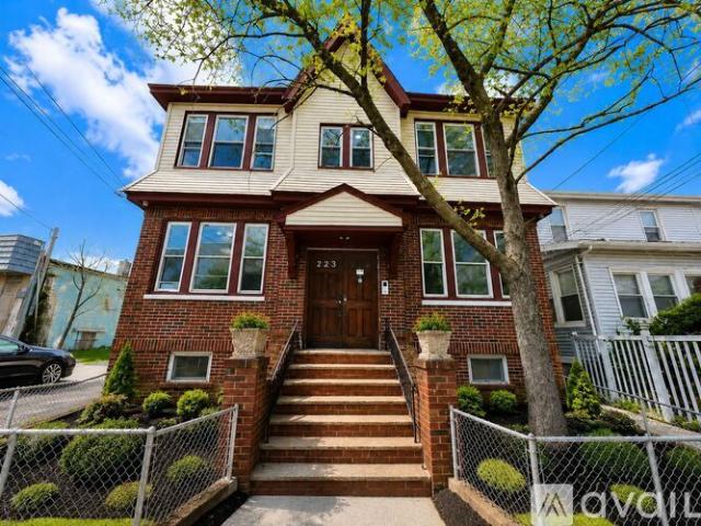 3 BR, 1 BA Apartment 223 S Munn Ave, Unit 2R, Irvington, NJ 07111