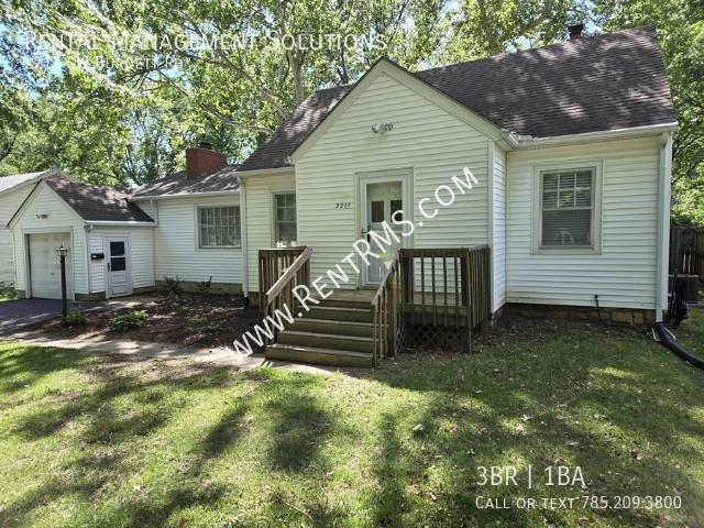 3 BR, 1 BA Apartment 2211 SW Burnett Rd, Topeka, KS 66614