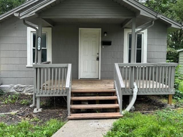 3 BR, 1 BA Apartment 2221 S Hall Rd, Independence, MO 64052