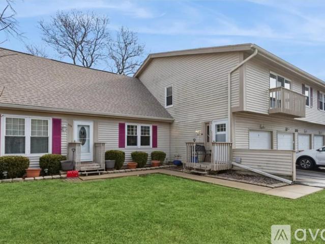 3 BR, 1 BA Apartment 227 Elkhorn Court, Unit D, Bolingbrook, IL 60440