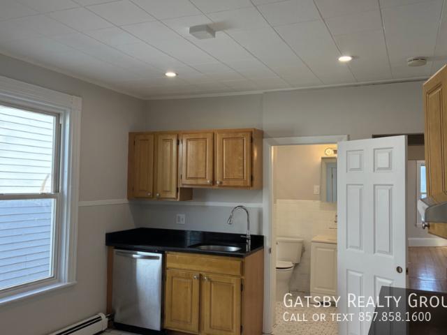 3 BR, 1 BA Apartment 22 Howell St Boston, MA 02125
