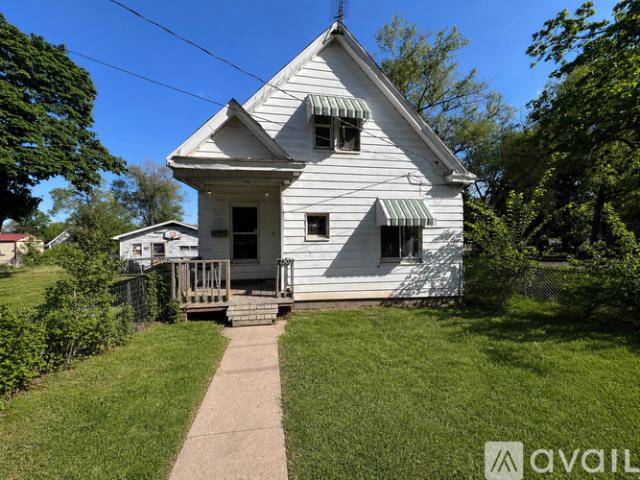 3 BR, 1 BA Apartment 2302 NE Monroe St, Peoria, IL 61603