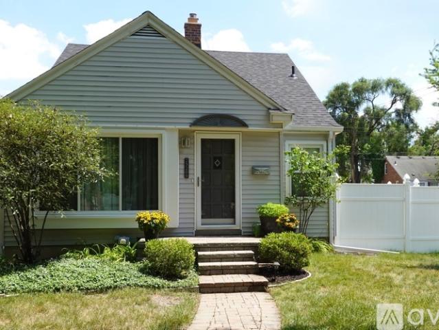 3 BR, 1 BA Apartment 23200 Sherman Street, Oak Park, MI 48237