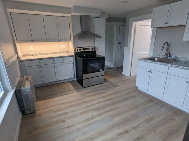 3 BR, 1 BA Apartment 235 Cedar St, Manchester, NH 03103