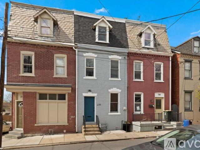 3 BR, 1 BA Apartment 236 Howard Ave, Lancaster, PA 17602