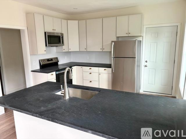 3 BR, 1 BA Apartment 23 Pembroke St, Unit 2, Portland, ME 04103