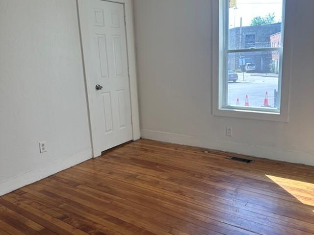3 BR, 1 BA Apartment 2 Massasoit Road, Unit 1, Worcester, MA 01604