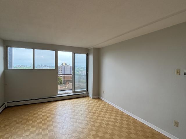 3 BR, 1 BA Apartment 345 Laurier Ave E, Ottawa, ON K1N 6R5