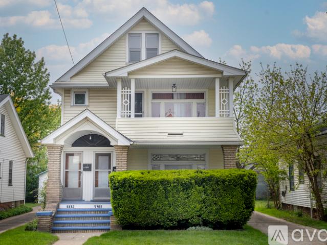 3 BR, 1 BA Apartment 3704 West 135th Street, Unit 3702 West 135th Street, Cleveland, OH 44111