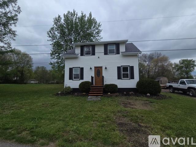 3 BR, 1 BA Apartment 3713 Hoctor Avenue, Norton, OH 44203