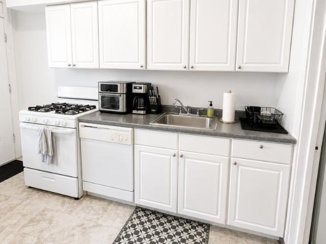 3 BR, 1 BA Apartment 3755 N Fremont St, Chicago, IL 60614
