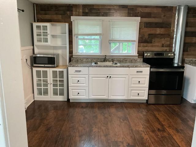 3 BR, 1 BA Apartment 37 Fairbanks Street, Keene, NH 3431
