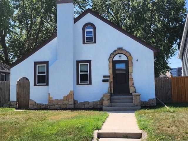 3 BR, 1 BA Apartment 3816 Snelling Avenue, Minneapolis, MN 55406