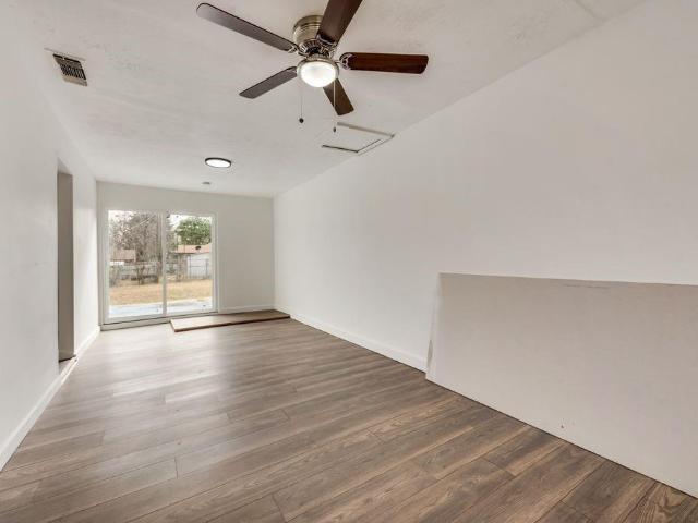 3 BR, 1 BA Apartment 3864 Castle Hills Drive, Dallas, TX 75241
