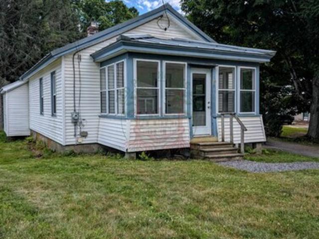 3 BR, 1 BA Apartment 39 Kennebec Street, Fairfield, ME 04937