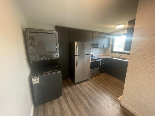 3 BR, 1 BA Apartment 39 Lawfield, Hamilton, ON L8V4C3