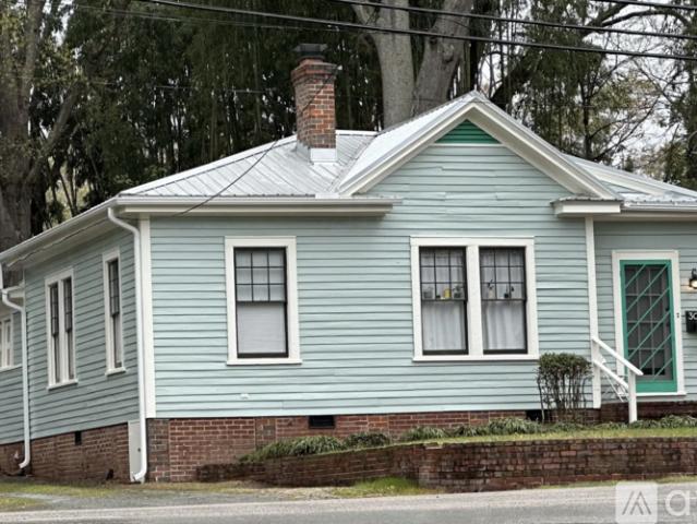 3 BR, 1 BA Apartment 303 North Columbia Street, Chapel Hill, NC 27516