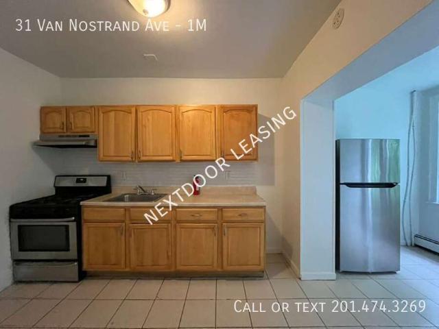 3 BR, 1 BA Apartment 31 Van Nostrand Ave, Jersey City, NJ 07305