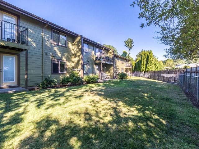 3 BR, 1 BA Apartment 320 NE 1st St, Willamina, OR 97396