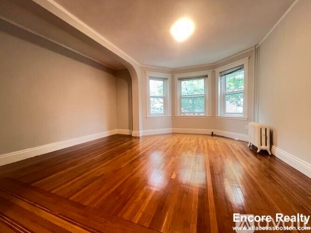 3 BR, 1 BA Apartment 33 Stearns Rd, Unit 1, Brookline, MA 02446