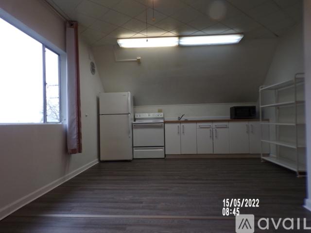 3 BR, 1 BA Apartment 4407 5th Avenue Northeast, Seattle, WA 98105