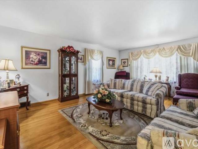3 BR, 1 BA Apartment 4431 N 62nd St, Unit 4433 Upper, Milwaukee, WI 53218