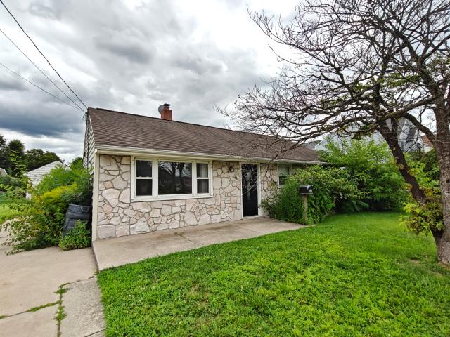 3 BR, 1 BA Apartment 444 Colonial Road, Bellmawr, NJ 08031