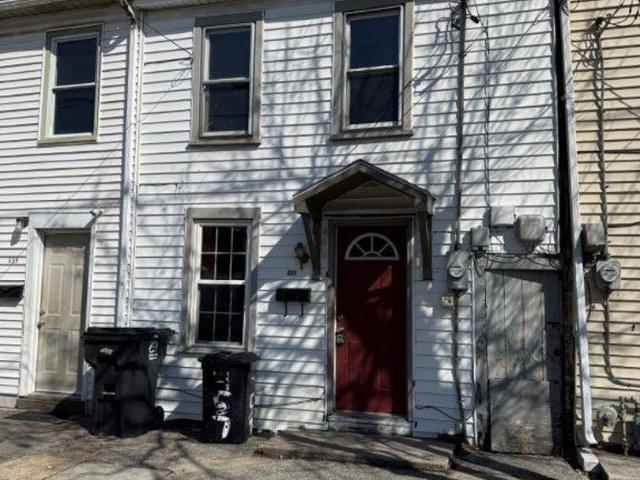 3 BR, 1 BA Apartment 457 N Pitt St, Carlisle, PA 17013